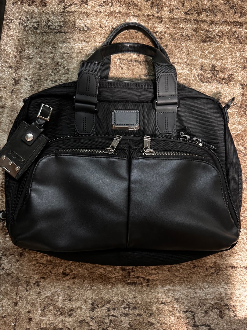 Tumi laptop pilot shoulder bag, Women's Fashion, Bags & Wallets ...