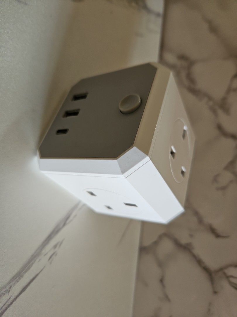 Universal UK 3-pin Socket Extension Plug with 4 AC Outlets 2 USB 1 Type ...