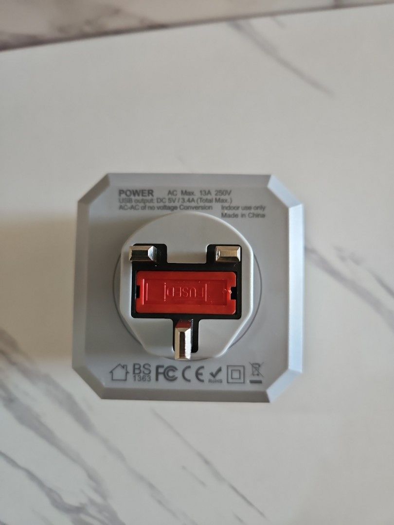 Universal UK 3-pin Socket Extension Plug with 4 AC Outlets 2 USB 1 Type ...