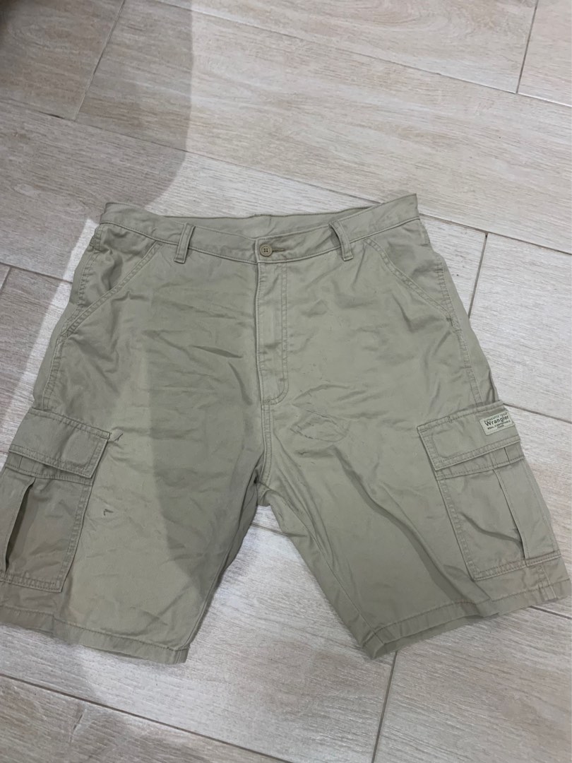 Wrangler cargo jorts, Men's Fashion, Bottoms, Shorts on Carousell
