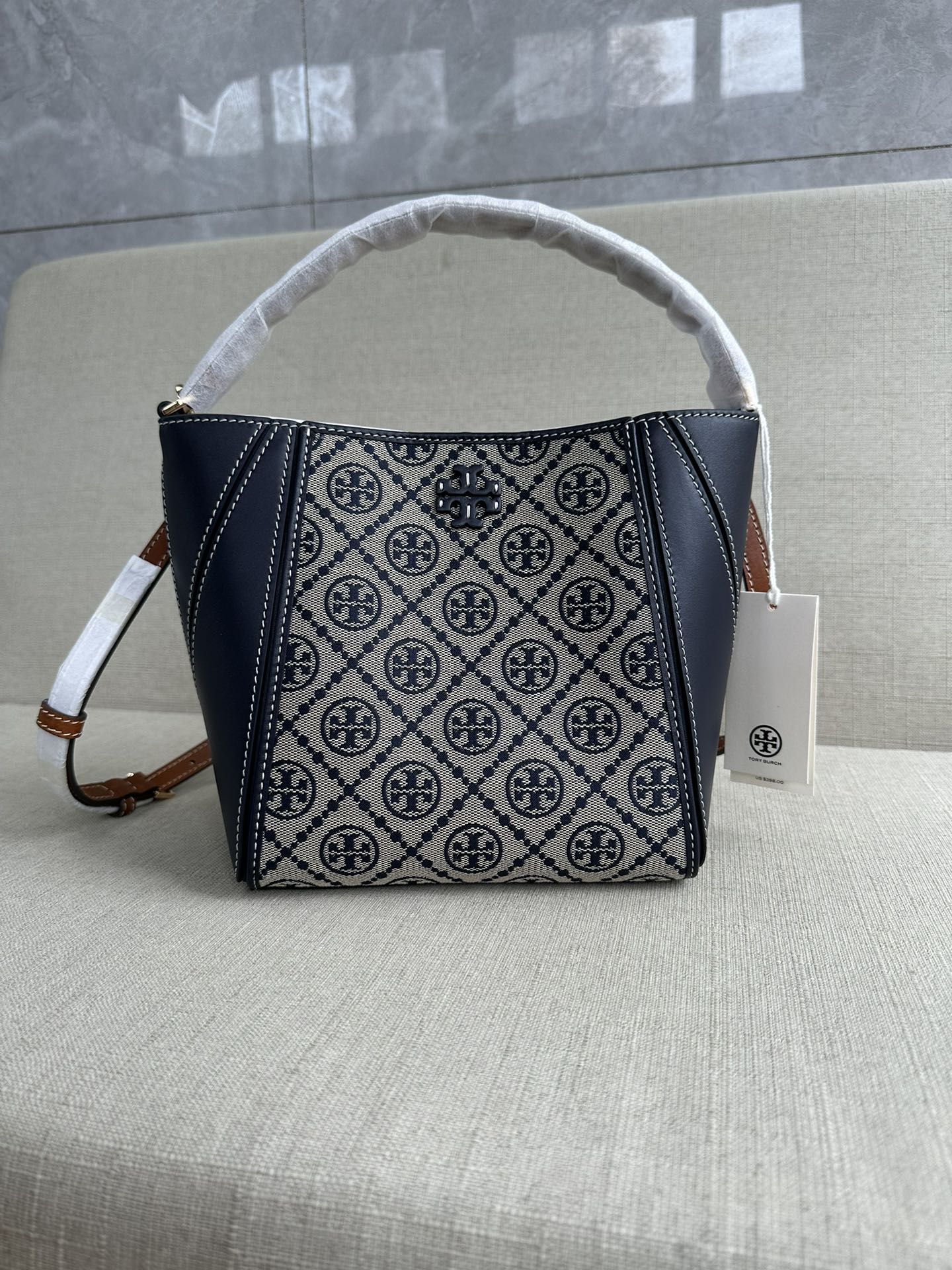 Authentic Tb mcgraw bucket bag, Luxury, Bags & Wallets on Carousell