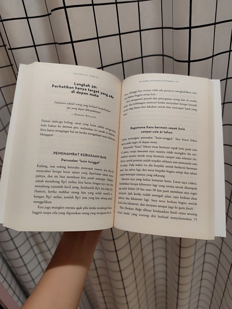 Buku Minimalis Hello Habits by Fumio Sasaki, Buku & Alat Tulis, Buku di ...