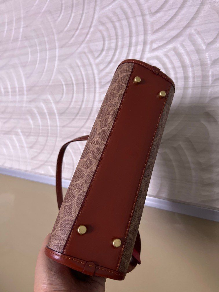 Coach Swing Zip in Signature Coach, Luxury, Bags & Wallets on Carousell