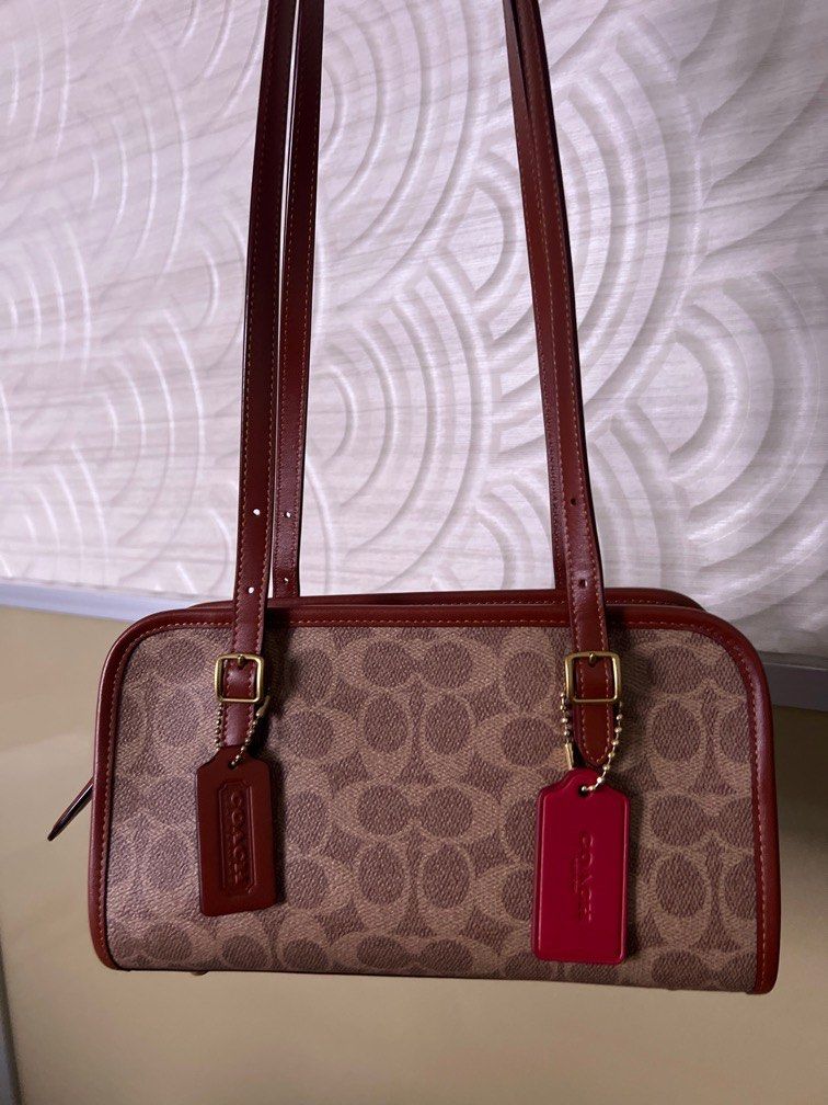 Coach Swing Zip in Signature Coach, Luxury, Bags & Wallets on Carousell