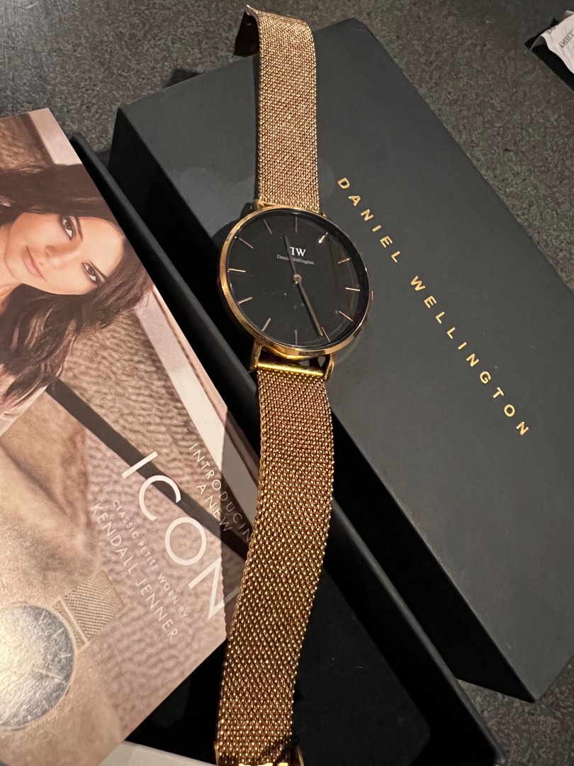 DW watch, Women's Fashion, Watches & Accessories, Watches on Carousell