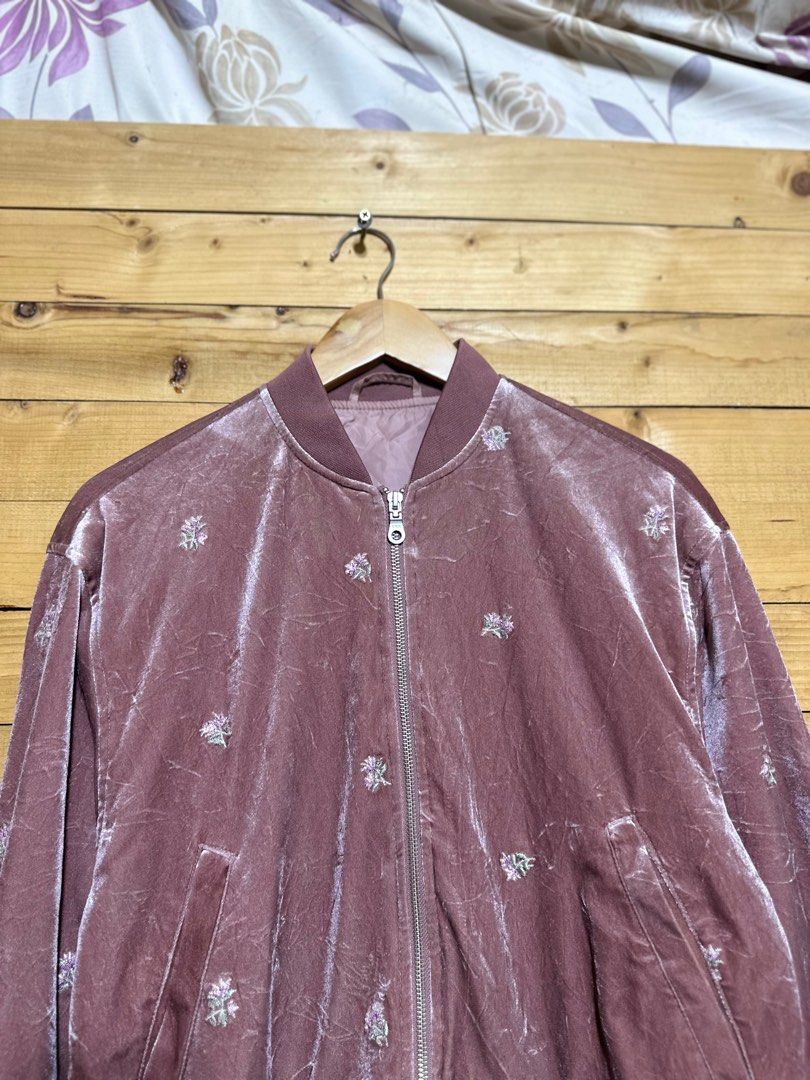 GU EMBROIDERY VELVET BOMBER JACKET, Women's Fashion, Coats, Jackets and ...