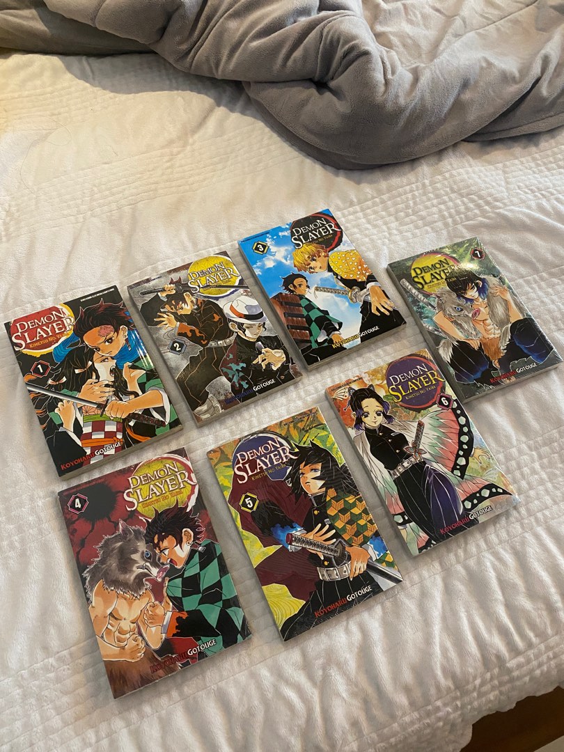 Komik manga DEMON SLAYER Vol 1-7, Buku & Alat Tulis, Komik dan Manga di Carousell