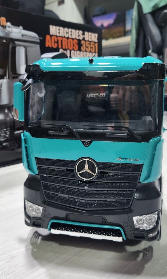Lorry MERCEDES BENZ PETRONAS, Hobbies & Toys, Toys & Games on Carousell