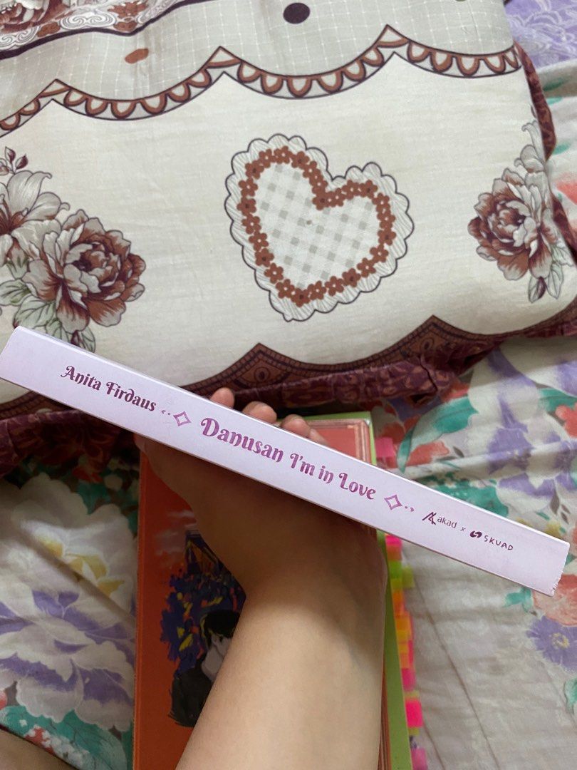 Novel indonesia Danusan, Hobbies & Toys, Books & Magazines, Storybooks ...