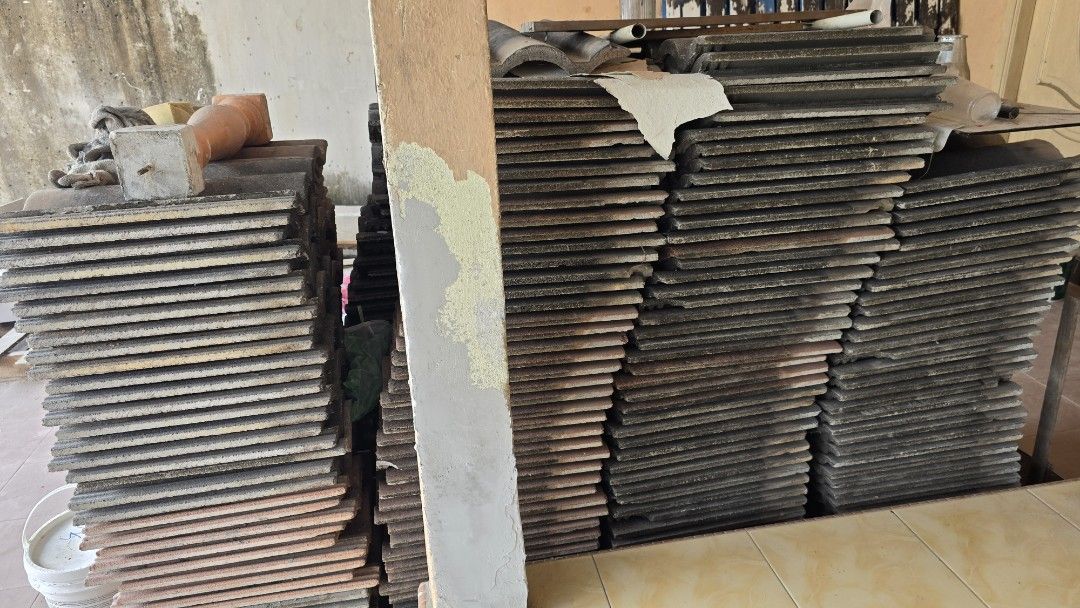 ROOF TILE / ATAP GENTING 2nd Hand PRICE IS RM 0.50 PER PIECE, Furniture ...