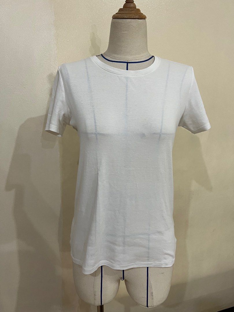 Uniqlo Plain White shirt, Women's Fashion, Tops, Shirts on Carousell