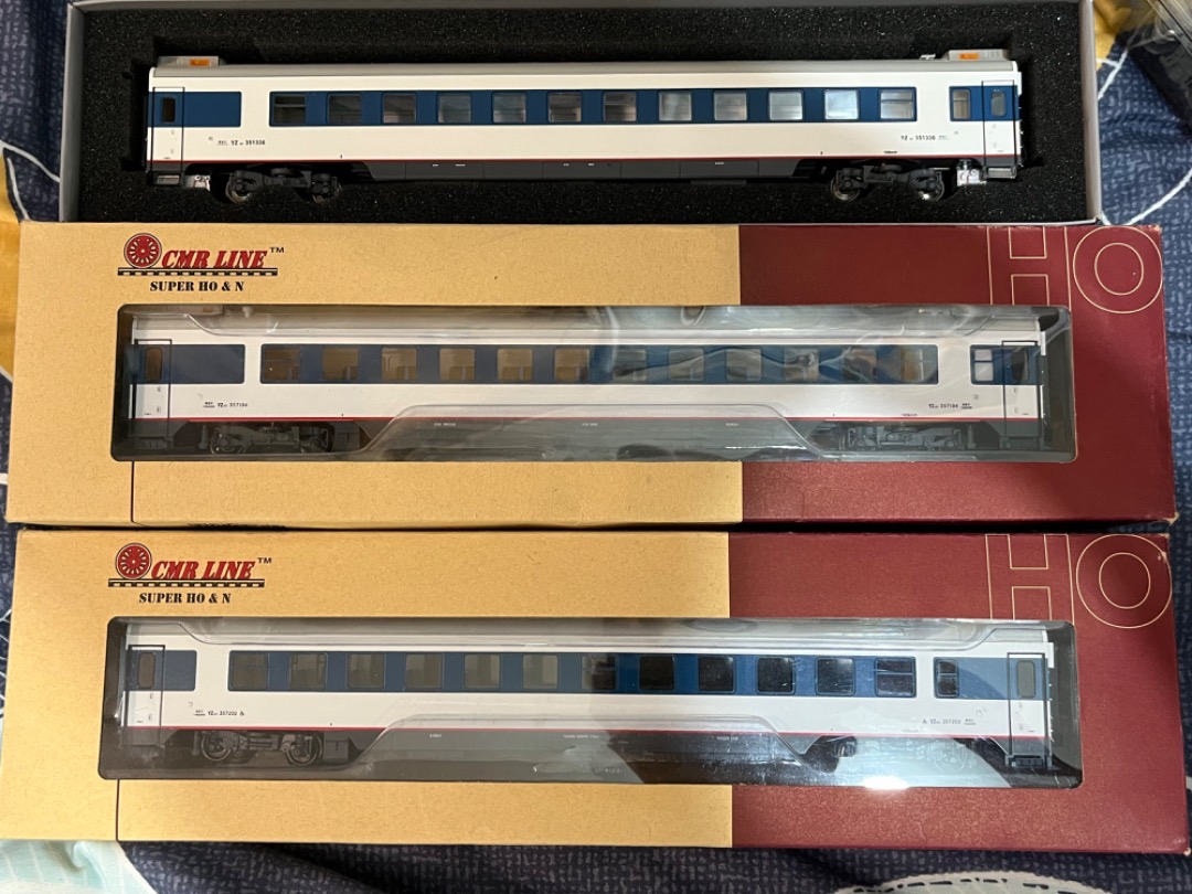 罕有 HO 原色 YZ25T 三節 CMR MTC 1:87 中國 國鐵 25T 客車模型 直通車, 興趣及遊戲, 玩具 & 遊戲類 - Carousell