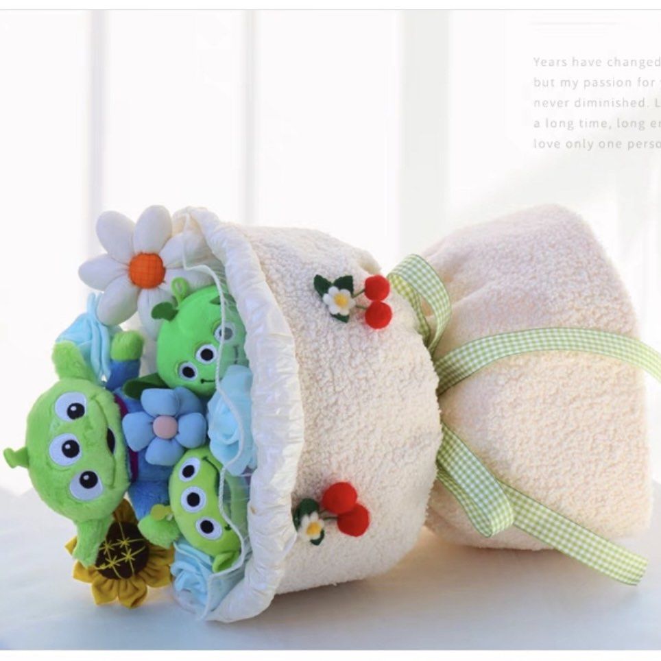 Aliens Little Green Men Bouquet Alien Bouquet Simulation Roses ...