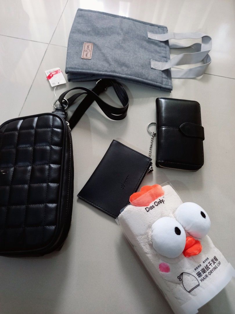 Borongan rupa2 miniso dan kkv, Fesyen Wanita, Tas & Dompet di Carousell
