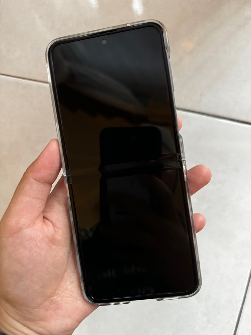 Galaxy Z Flip 4 Graphite 256GB, Mobile Phones & Gadgets, Mobile Phones ...