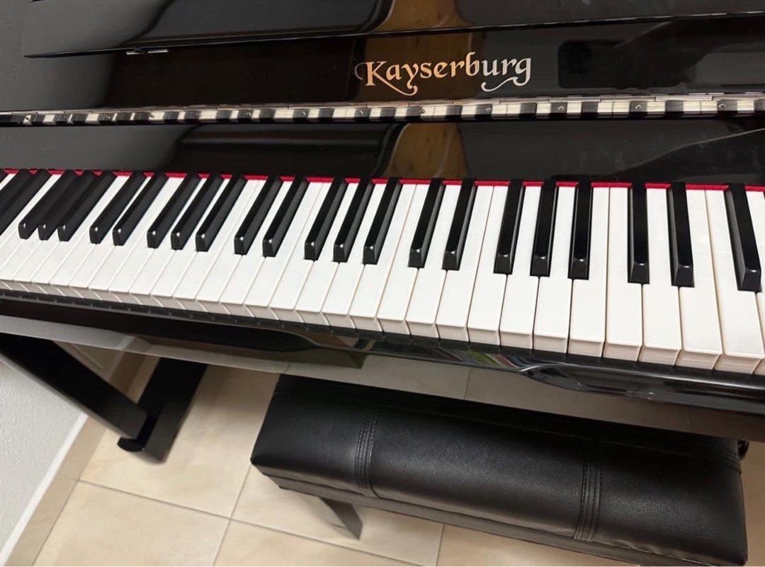 🎼🎶Kayserburg Upright Piano🎹 UH-123EP, Hobbies & Toys, Musical ...
