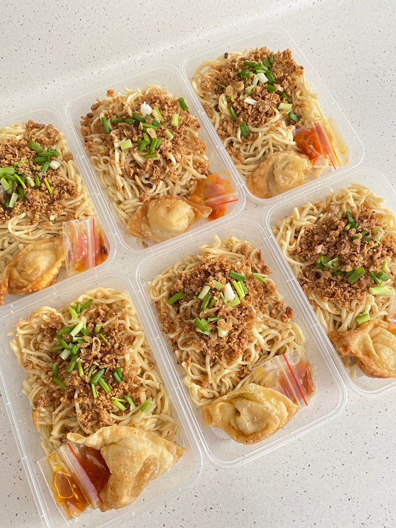 Mie Ayam Pangsit Goreng Surabaya HALAL , Makanan & Minuman, Kue-kue di ...