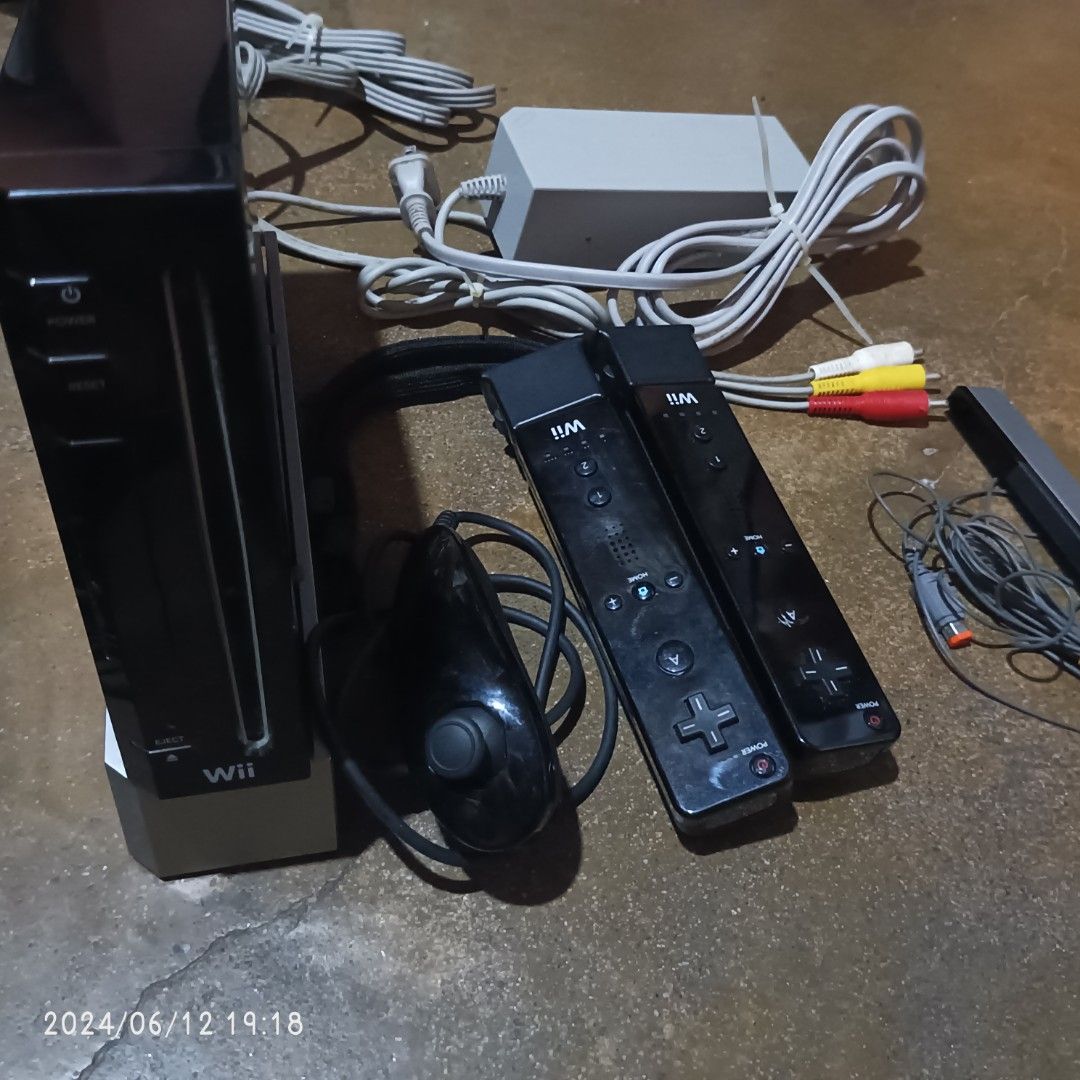Nintendo Wii console, Video Gaming, Video Game Consoles, Nintendo on ...