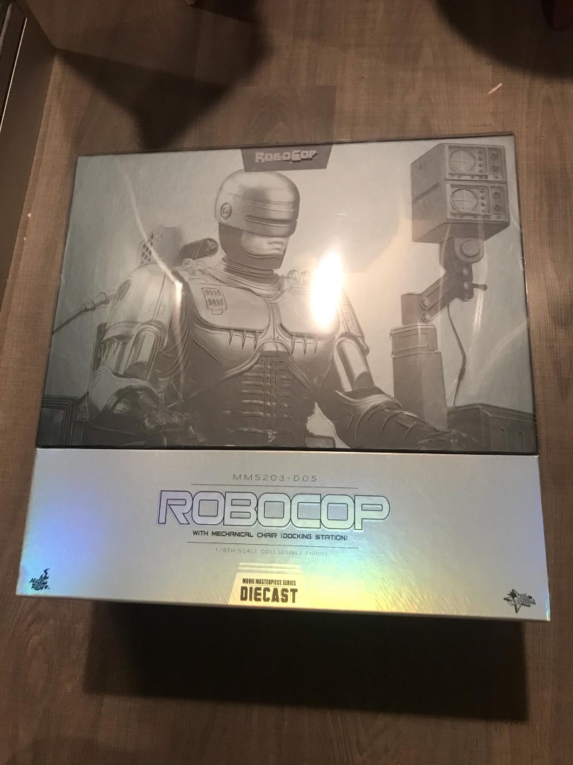Robocop Hot Toys MMS203-D05 Die Cast Robocop with Mechanical Chair ...
