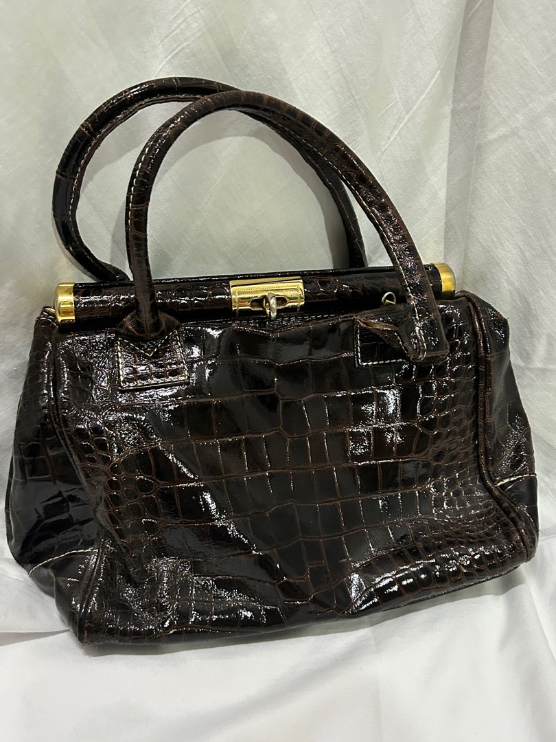 Vera Pelle Bag, Luxury, Bags & Wallets on Carousell