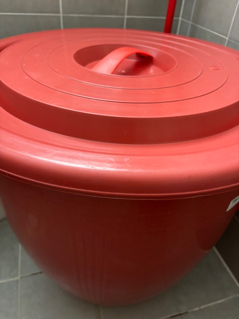 30 gallons pail big tong, Furniture & Home Living, Bathroom & Kitchen ...
