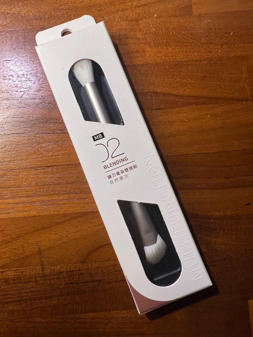「可換物」全新 Solone MB 02 鐮刀暈染雙頭刷, 香水、美妝、保養, 眼部彩妝、保養在旋轉拍賣
