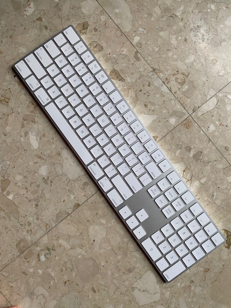 Apple Magic Keyboard with Numeric Keypad (no Touch ID) - lightning chargin cable NOT included ...