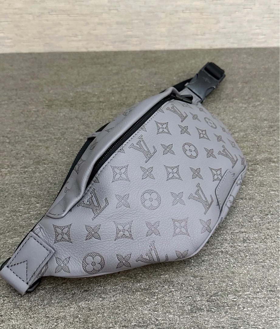 Authentic Louis Vuitton Discovery Bum Bag PM (Microchipped), Luxury, Bags & Wallets on Carousell