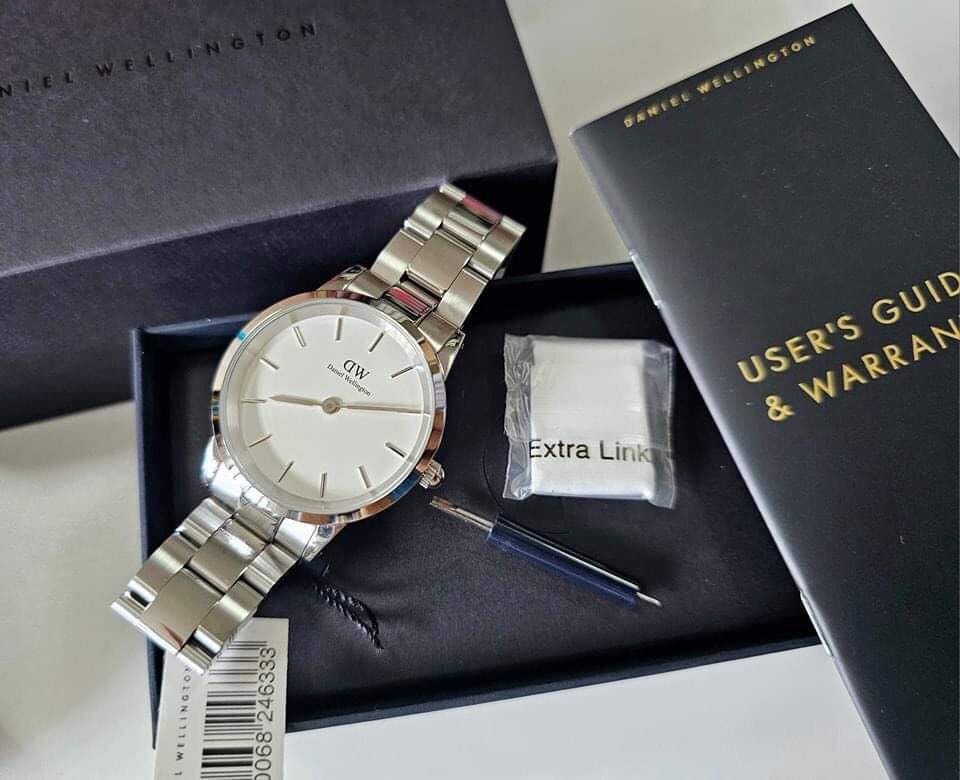 DW iconic link silver, Luxury, Watches on Carousell
