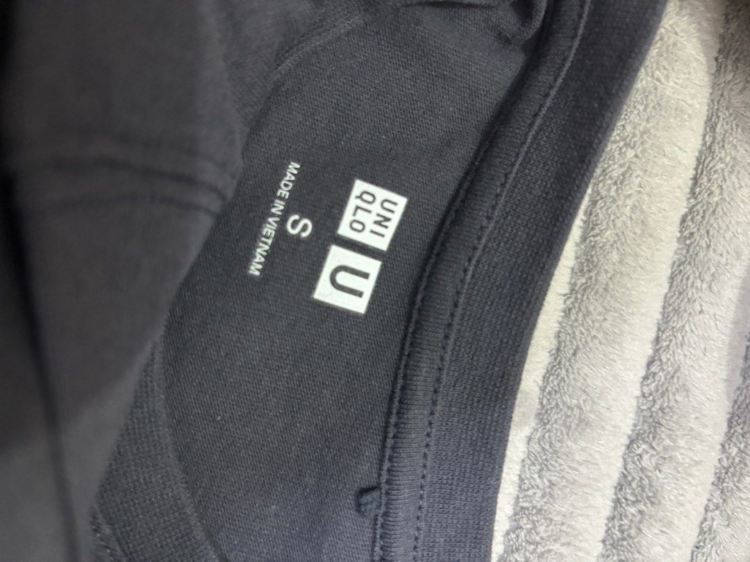 Kaos Polos Abu Tua Uniqlo ukuran S, Fesyen Pria, Pakaian , Atasan di ... Kaos Polos Abu Tua Uniqlo ukuran S, Fesyen Pria, Pakaian , Atasan di ...