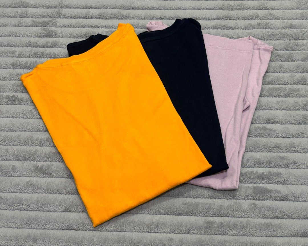 Kaos Polos Abu Tua Uniqlo ukuran S, Fesyen Pria, Pakaian , Atasan di ... Kaos Polos Abu Tua Uniqlo ukuran S, Fesyen Pria, Pakaian , Atasan di ...