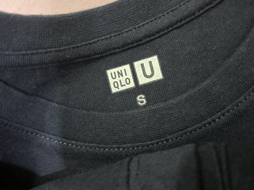 Kaos Polos Abu Tua Uniqlo ukuran S, Fesyen Pria, Pakaian , Atasan di ... Kaos Polos Abu Tua Uniqlo ukuran S, Fesyen Pria, Pakaian , Atasan di ...