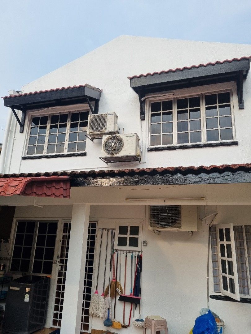 kerja sapu cat rumah ,dan pasang owneng ,dan repeir bumbung ,dan pasang ...