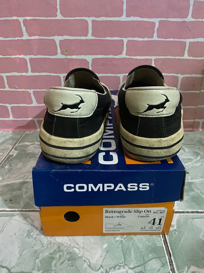 sepatu compass slip on hitam, Fesyen Pria, Sepatu , Sneakers di Carousell