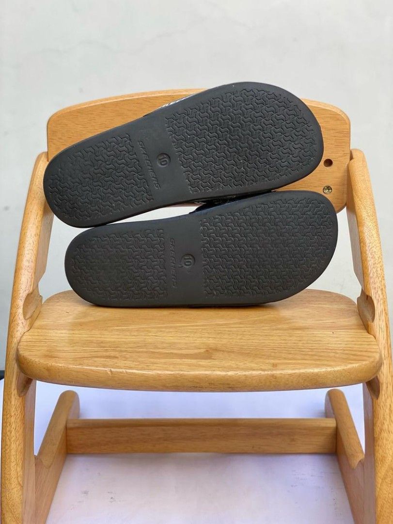 Skechers Sandal x Demon Slayer, Fesyen Pria, Sepatu , Sandal di Carousell