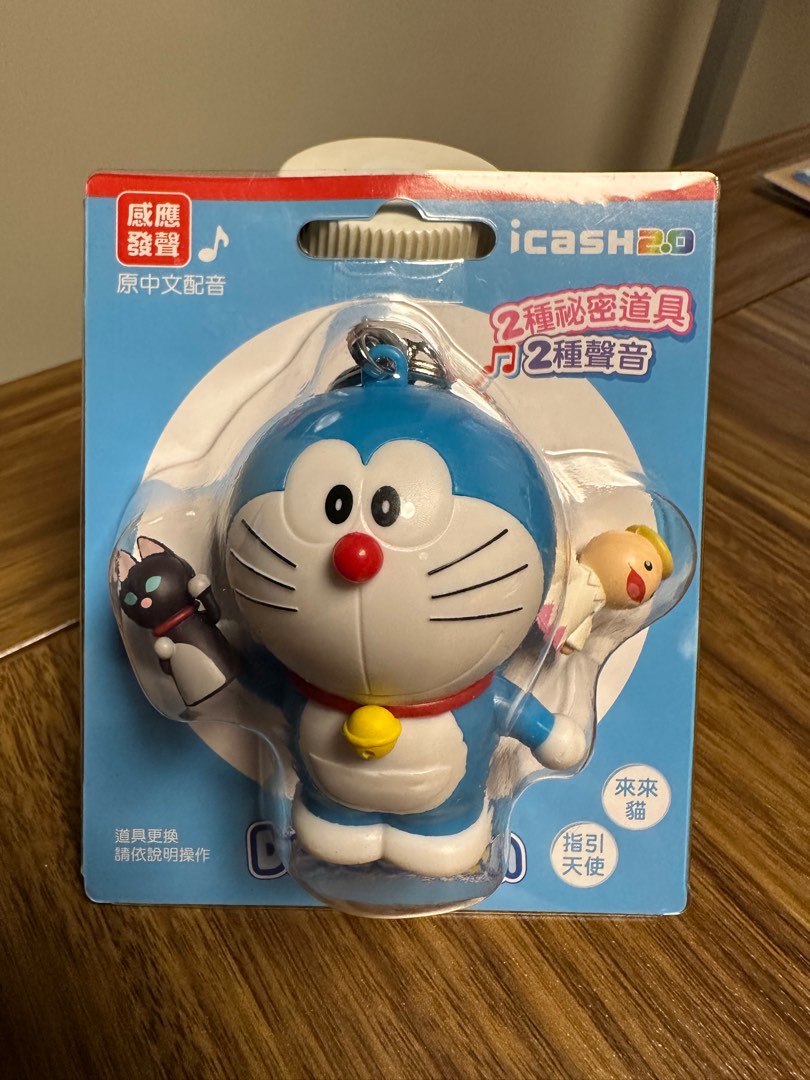 台灣叮噹多拉A夢 icash 2.0 拍卡會有2種聲音發聲 右手可換公仔, 其他, 其他 - Carousell