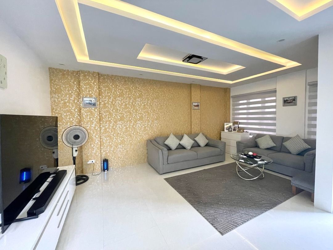 Binan Laguna Corner House and Lot with own swimming pool in ...