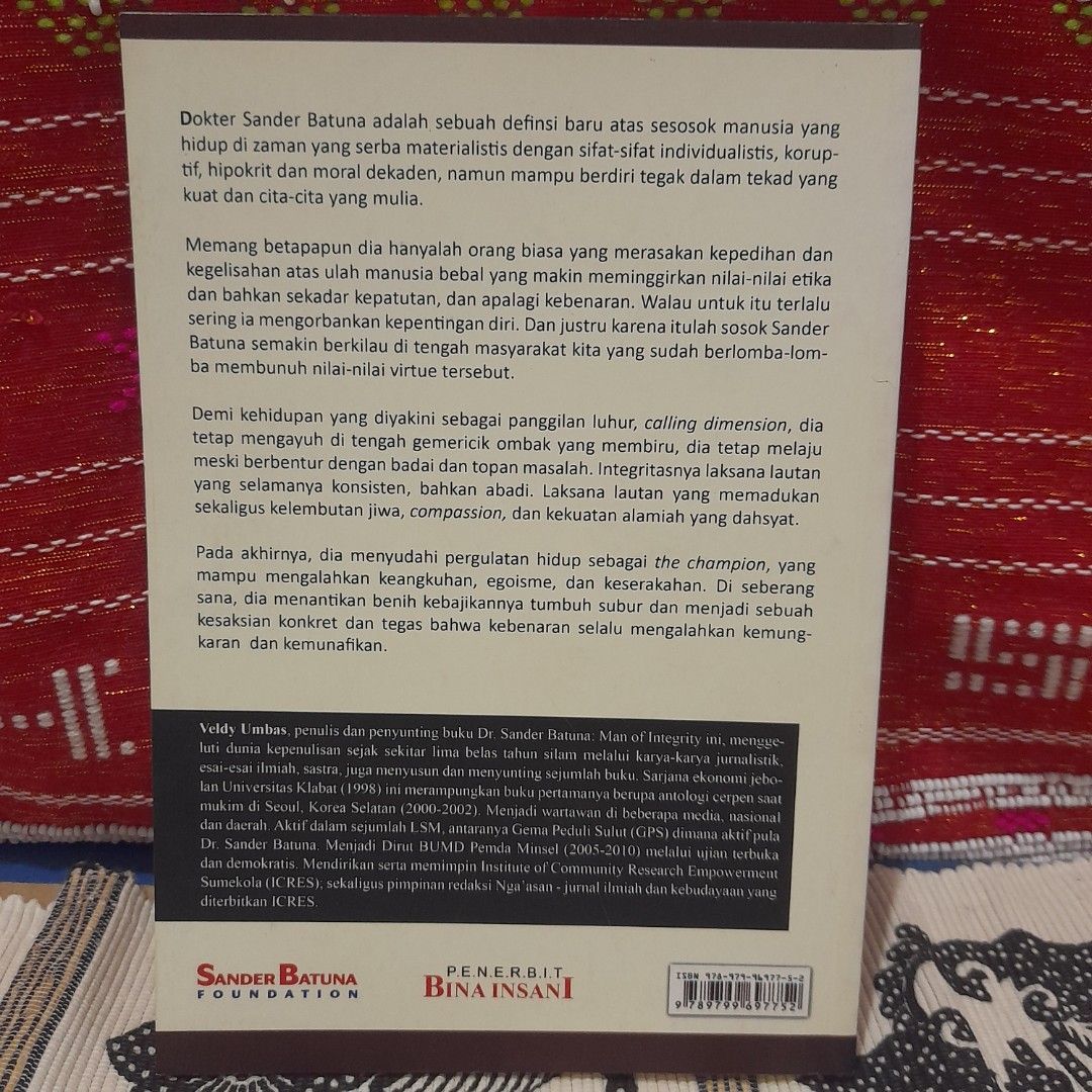 Dr. Sander Batuna Man of Integrity, Buku & Alat Tulis, Buku di Carousell