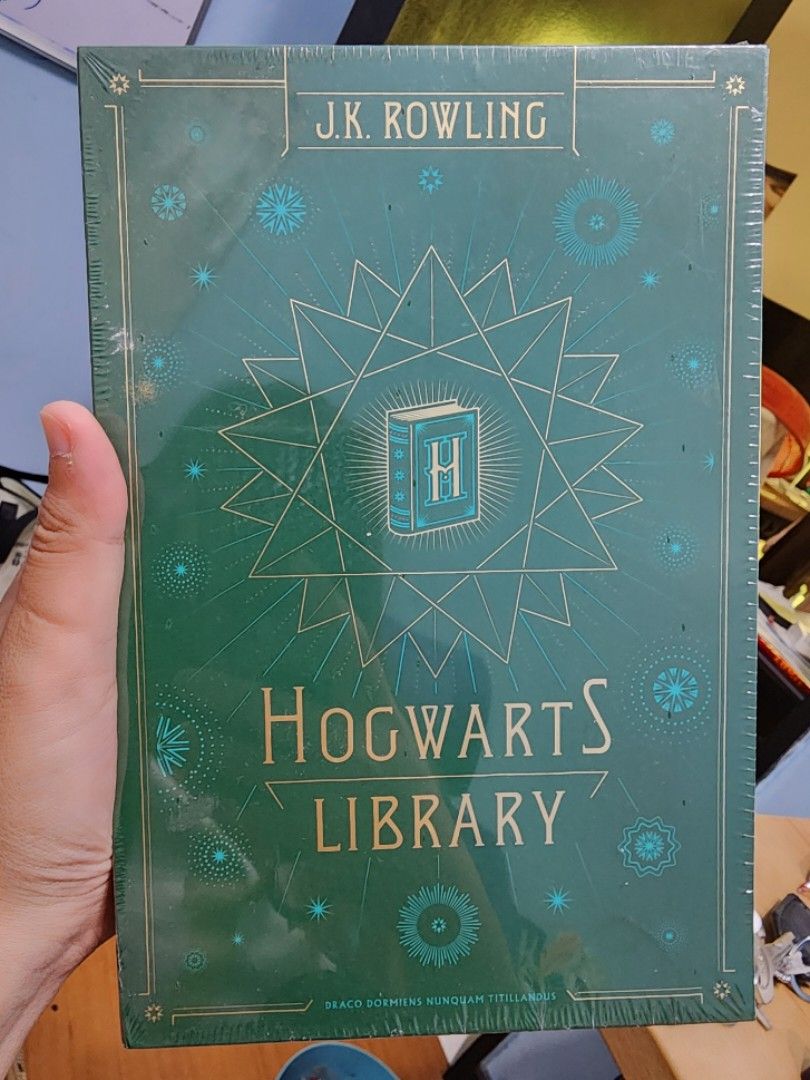 Hogwarts Library Set Hardcover NEW, Hobbies & Toys, Books & Magazines ...