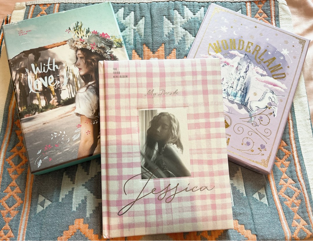 Jessica鄭秀妍專輯album（無小卡，淨專）, 興趣及遊戲, 音樂、樂器 & 配件, 音樂與媒體 - CD 及 DVD - Carousell