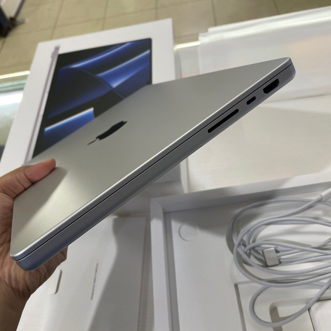 Macbook Pro 2023 M2 pro 14 inch Ram 16gb ssd 512gb resmi ibox original ...