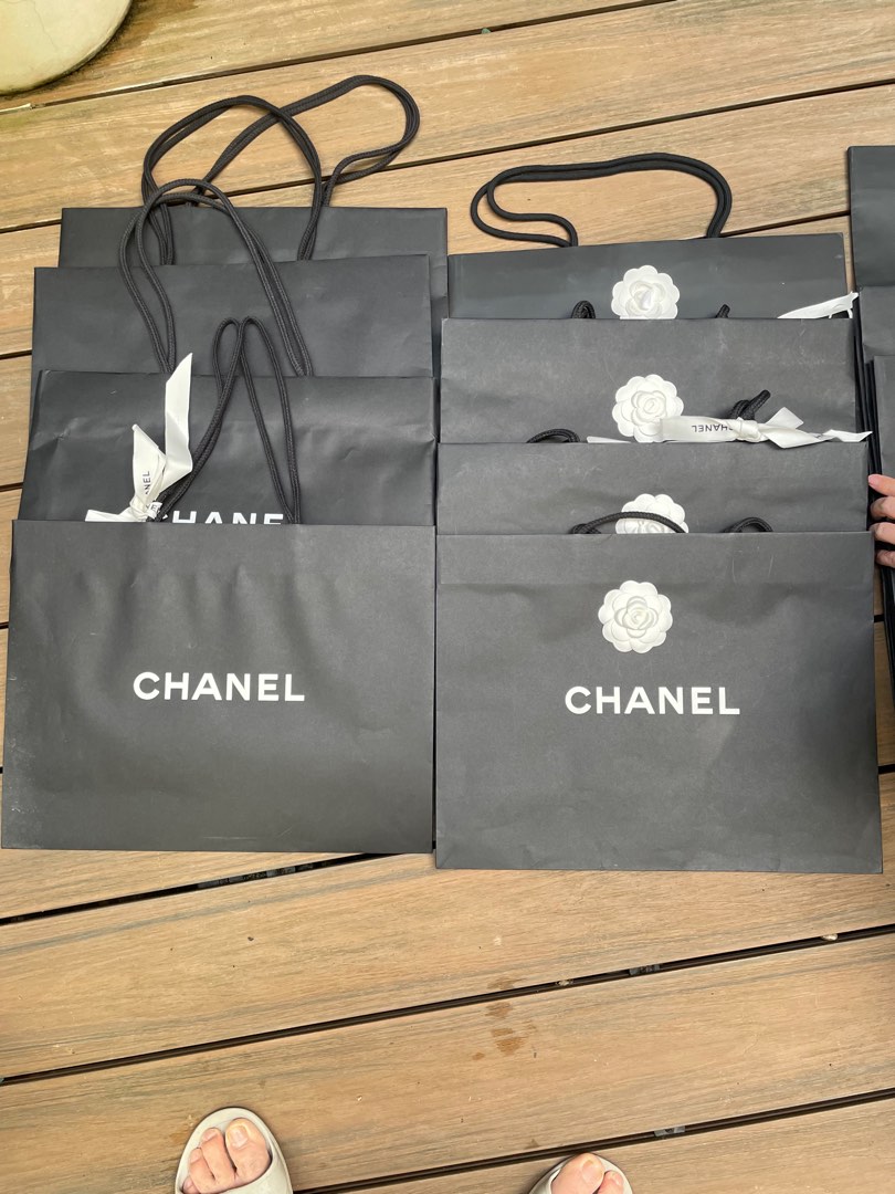 Ori Paper bags Chanel 3 ukuran, Fesyen Wanita, Tas & Dompet di Carousell