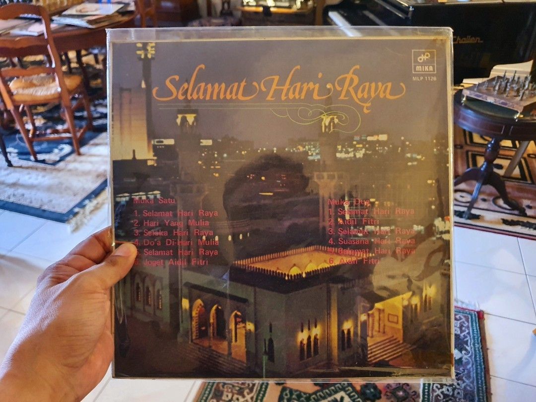 LP Piring Hitam Lagu Raya Paling Popular Condition Perfect !!, Audio, Portable Music Players on ...