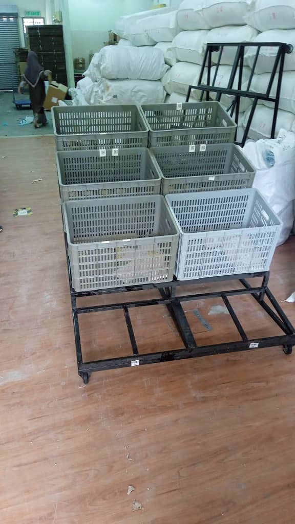Rak Display Bakul Barang 24 Compartment Warehouse, Furniture & Home ...