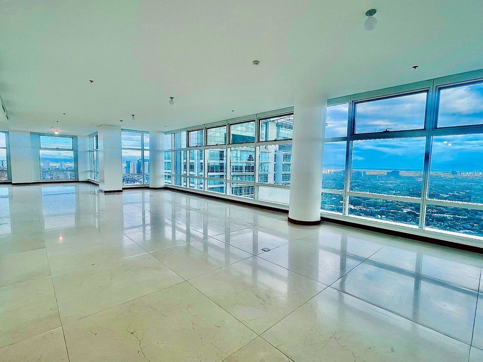 RUSH SALE: Two Roxas Triangle - 4 Bedroom Lower Penthouse, 550 Sqm., 4 ...