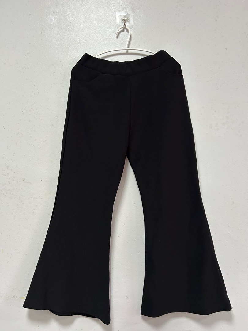 Seluar hitam, Women's Fashion, Bottoms, Other Bottoms on Carousell