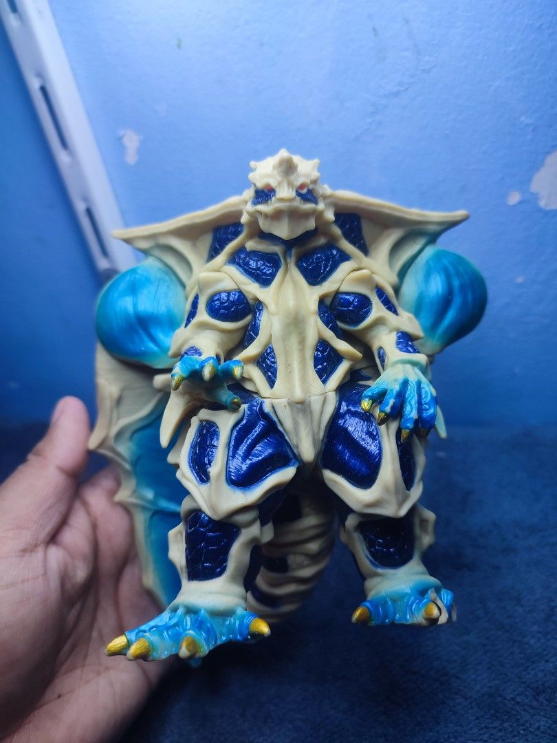 1998 Bandai Ultra Monster Ultraman Kaiju GERANDA Sofvi Figure missing left wing, Hobbies & Toys ...