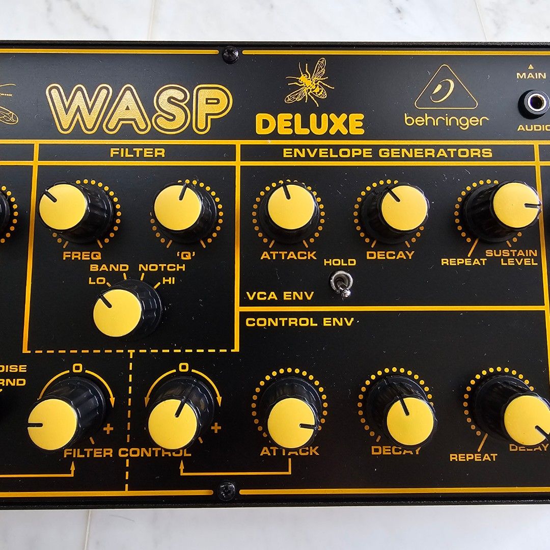 Behringer Wasp Deluxe, Hobbies & Toys, Music & Media, Musical ...