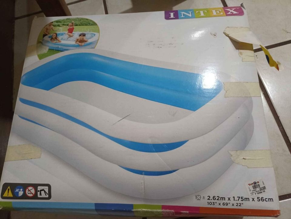 INTEX POOL WITH QUICK FILL PUMP, Hobbies & Toys, Toys & Games on Carousell