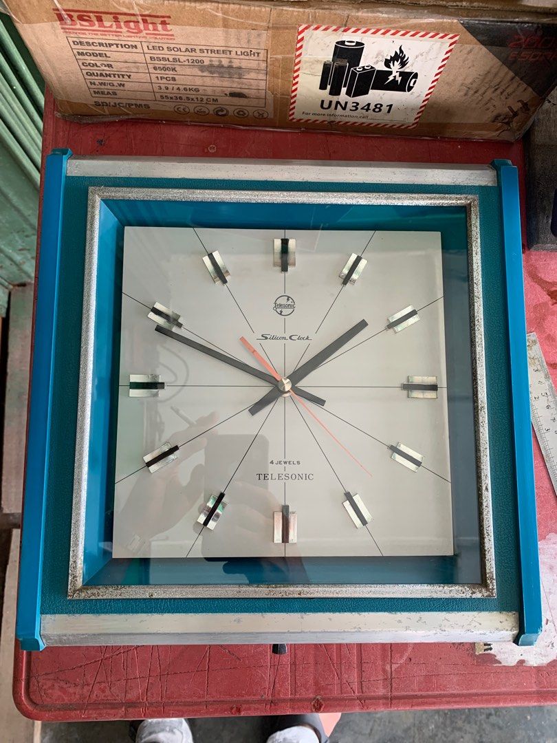 Silicon Wall Clock Vintage, Furniture & Home Living, Home Decor, Clocks ...